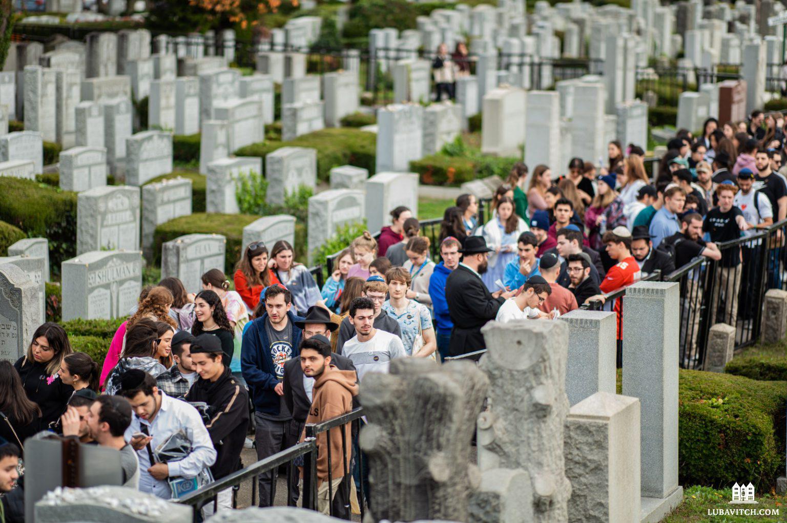 Largest-Ever Pegisha Shabbaton Brings University Students to Crown ...