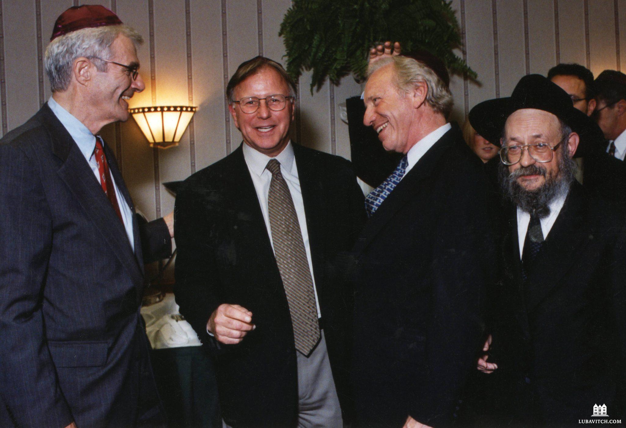 Serving G-d and Country: Senator Joe Lieberman - Chabad Lubavitch World ...
